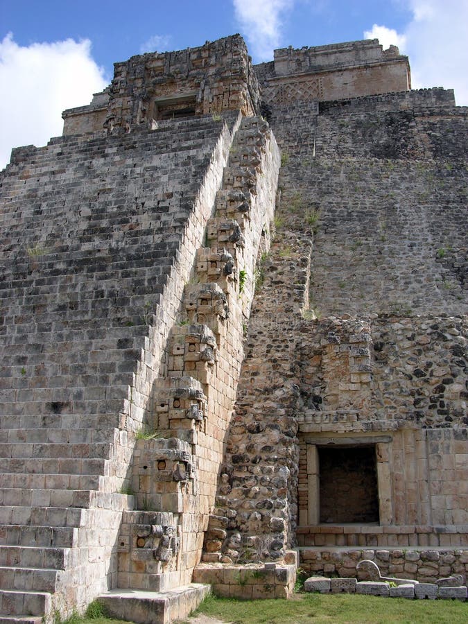 Mayan Pyramid Picture. Image: 6001040