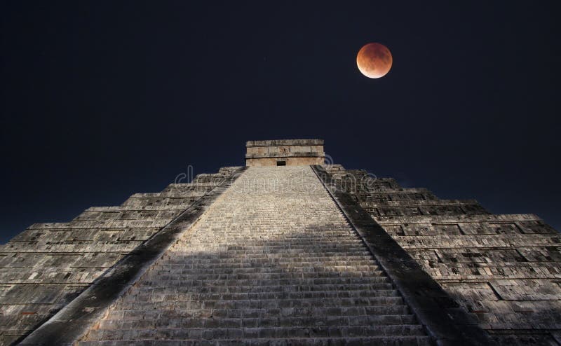 Mayan Pyramid in Chichen Itza Ruins, Yucatan, Mexico Stock Photo ...