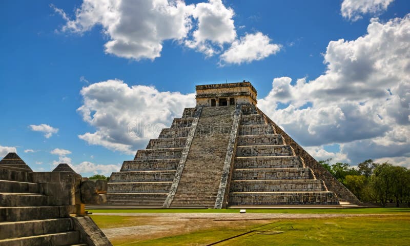 Mayan Pyramid, Chichen Itza, Timelapse 4K Stock Video - Video of ...