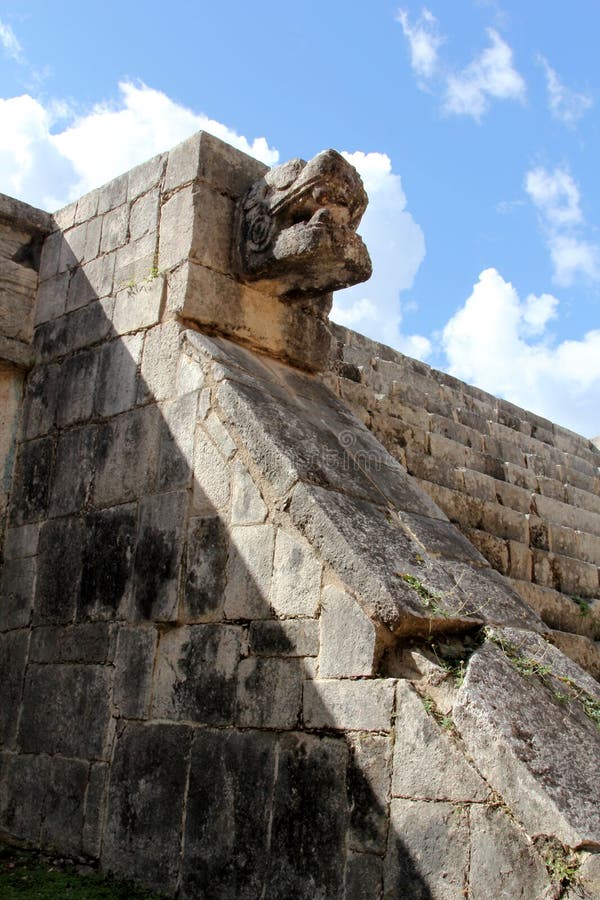 Pyramid Chichen Itza Side View Stock Image - Image of pyramids, family ...