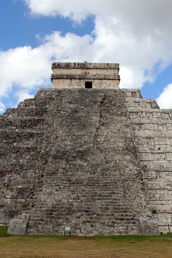 Mayan Pyramid Chichen Itza, Yucatan Stock Image - Image of ...