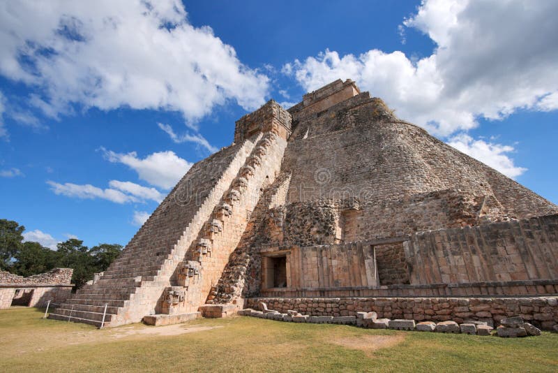 Mayan Pyramid in Mexico stock photo. Image of mexican - 8186886