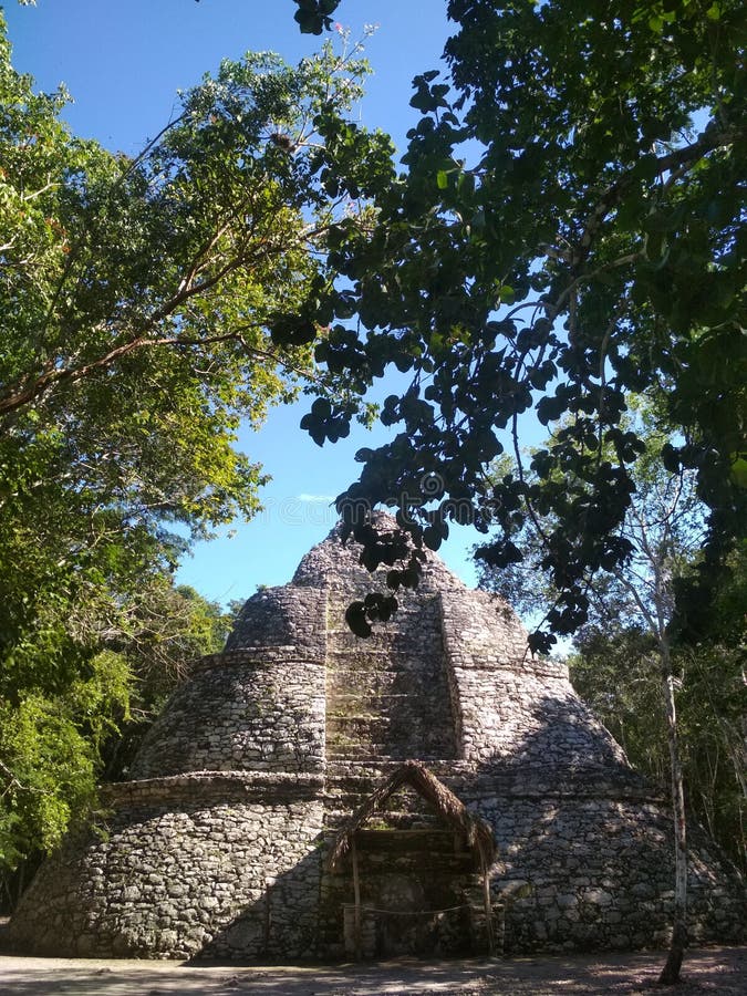 Mayan pyramid in Mexico stock image. Image of castle - 183639121
