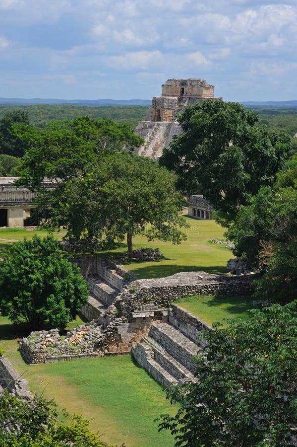Mayan pyramid in Uxmal stock photo. Image of ancient - 27055732