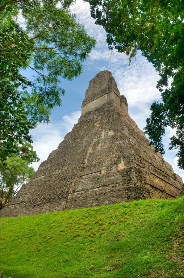 Maya ruins isle of topoxte stock photo. Image of topoxte - 11971368