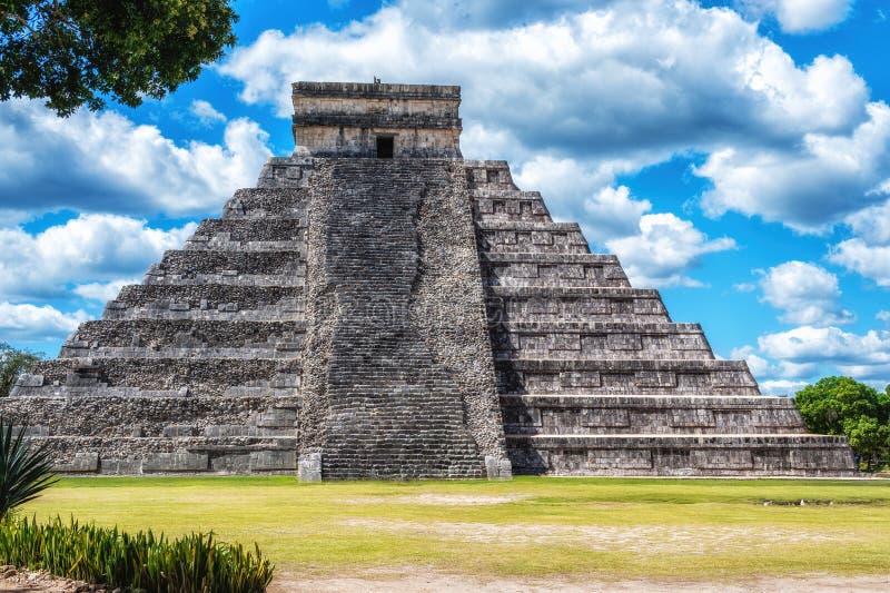 Mayan Temple Pyramid of Kukulkan, - Chichen Itza Editorial Image ...