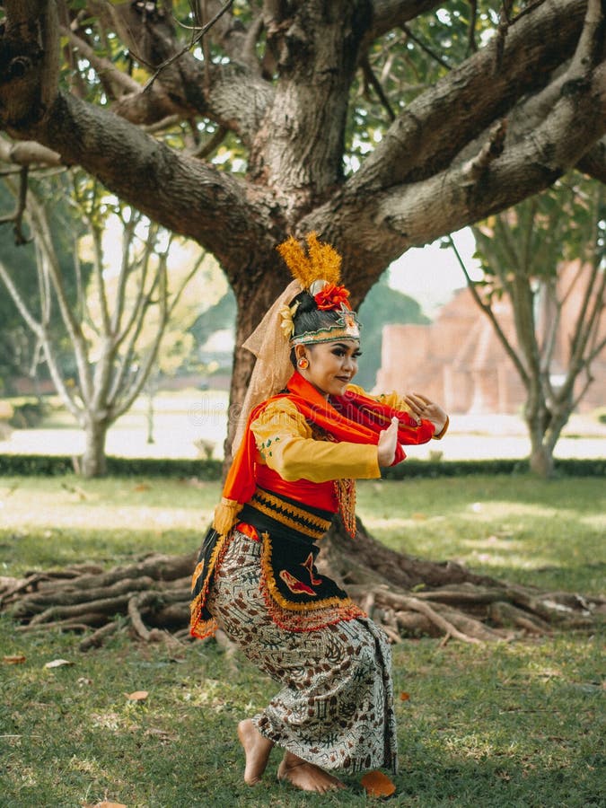 Mayang Rontek Dance editorial image. Image of dance - 221875965