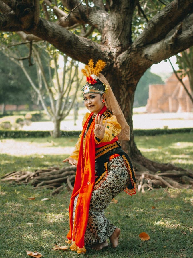 Mayang Rontek Dance editorial stock photo. Image of mojokerto - 221787483