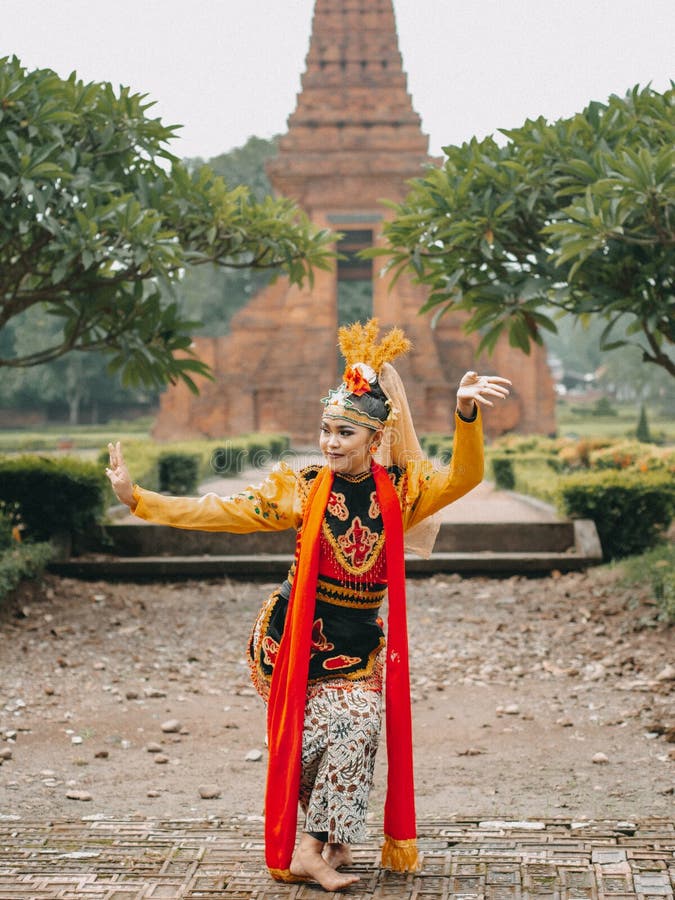 Mayang Rontek Dance editorial image. Image of carving - 221875860