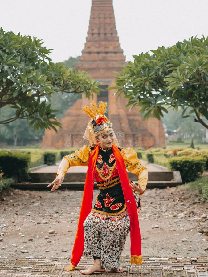 Mayang Rontek Dance editorial image. Image of dance - 221875965