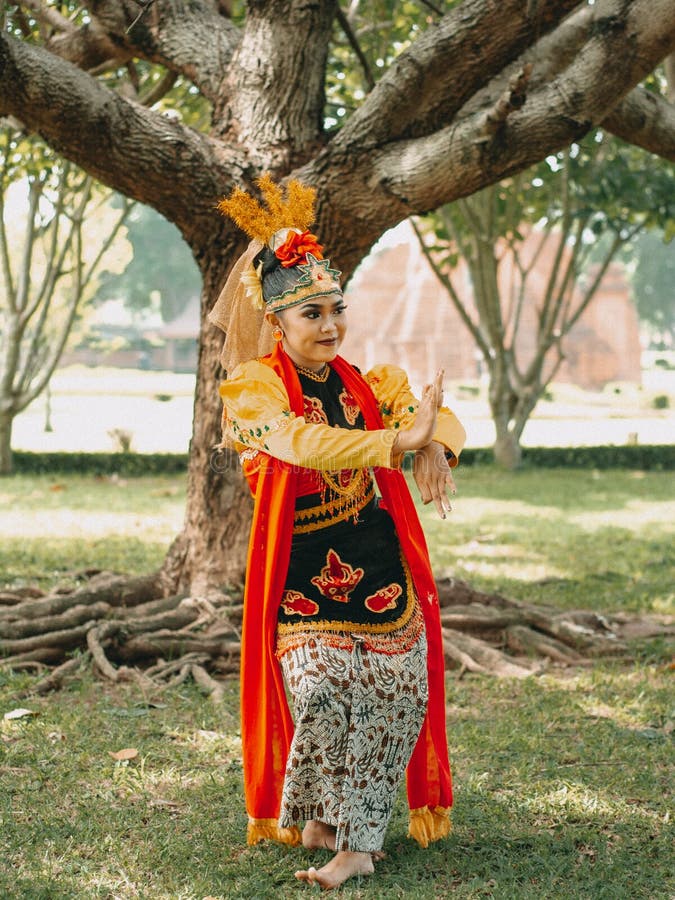 Mayang Rontek Dance editorial photography. Image of district - 221875972