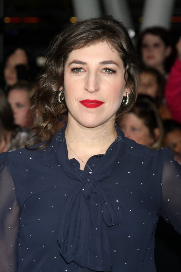 Mayim Bialik editorial photography. Image of arrives - 30571457