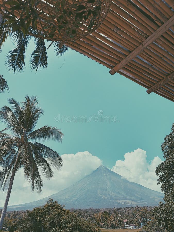 This is Mayon editorial photography. Image of beach - 179705997