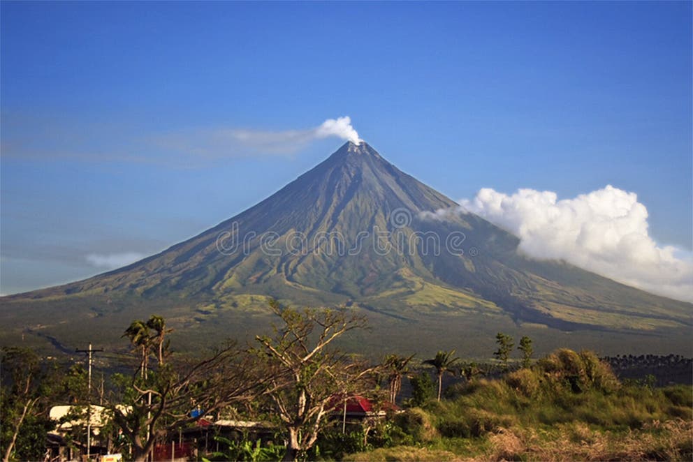Mayon Volcano stock image. Image of cloud, lava, outdoor - 4388091