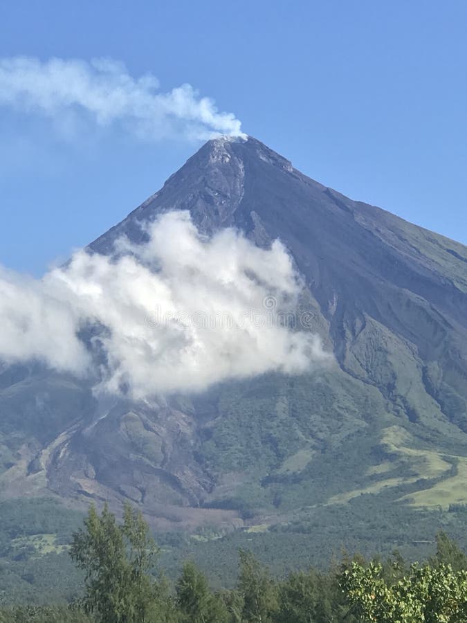 Mayon Volcano stock image. Image of nature, mayon, landscape - 115748171