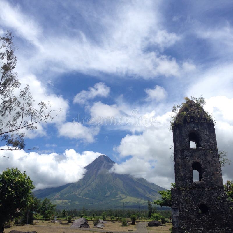 Mayon Vulkan redaktionelles foto. Bild von philippinen - 53550471