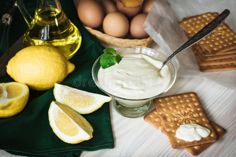 Mayonesa Natural, Ingredientes Para Cocinar La Salsa Foto de archivo ...