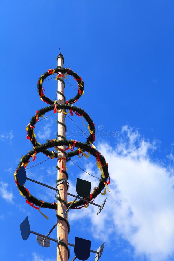 Maypole foto de stock. Imagem de colorido, fitas, crista - 37194336