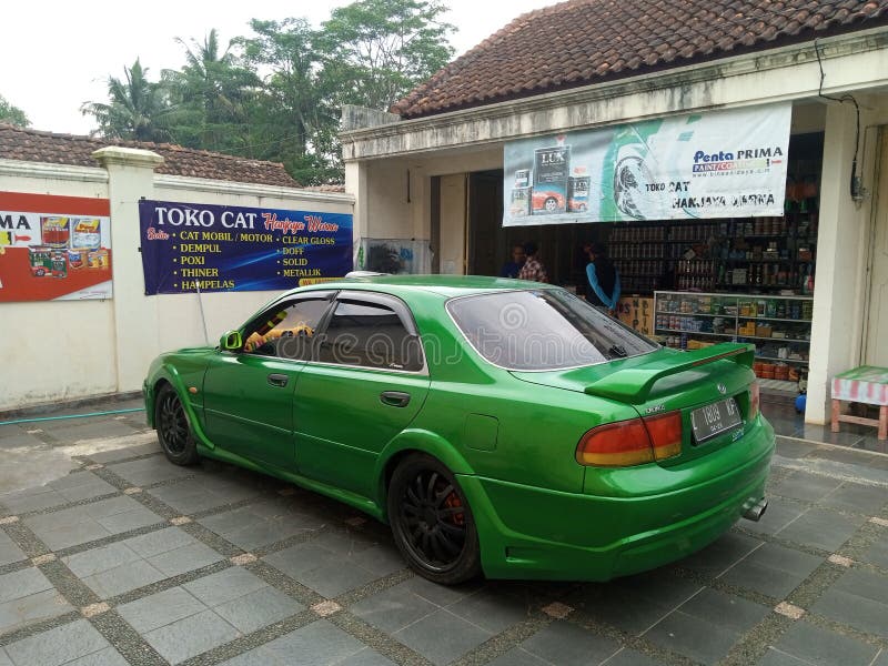 Mazda Cronos Tahun 1994 Con Green Foto editorial - Imagen de mazda ...