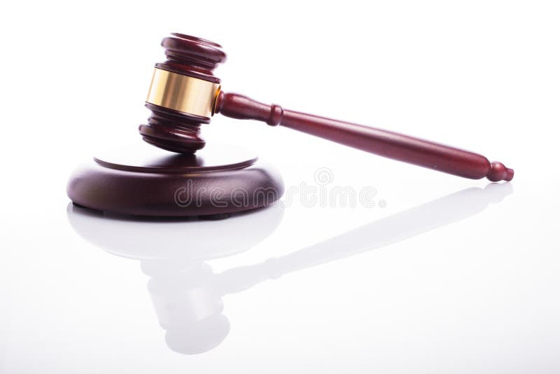 Martillo De Madera Del Mazo Del Juez Y Escalas De Cobre Amarillo De La ...