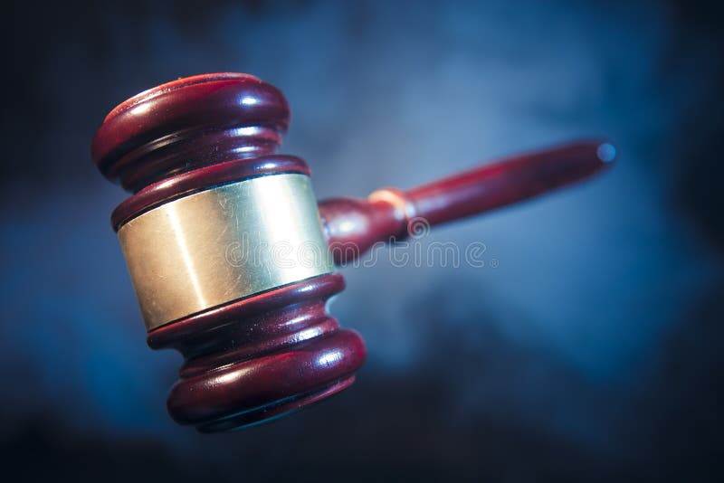 Mazo Del Juez En Fondo Azul Foto de archivo - Imagen de martillo ...