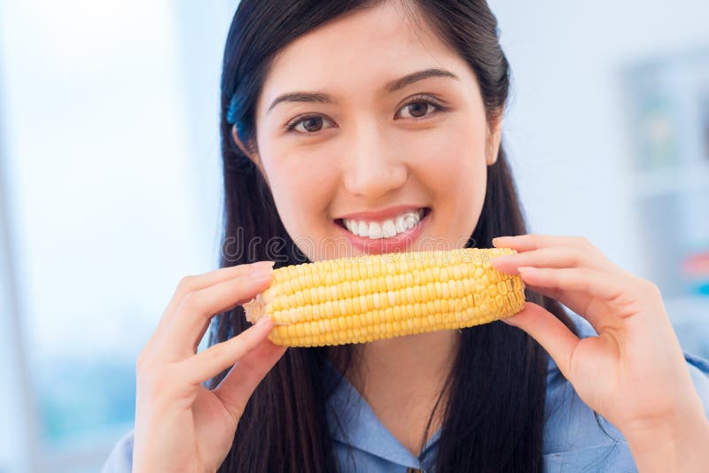 Mazorca de maíz foto de archivo. Imagen de adorable, retrato - 34999736
