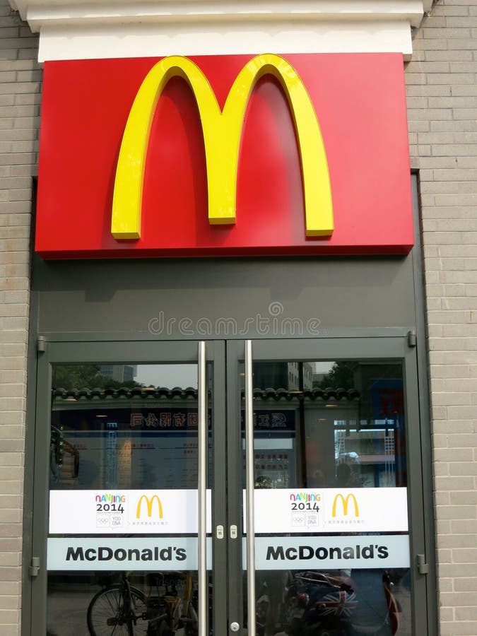 McDonalds门和入口 图库摄影片. 图片 包括有 制动手, 美味, 食物, 正餐, 油炸物, 金黄 - 43567182