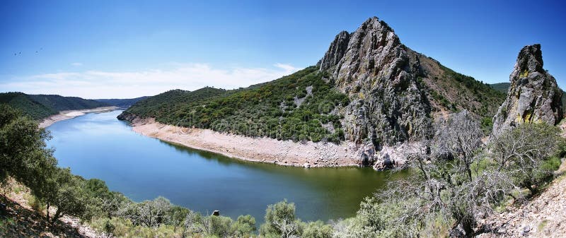 Meandro del río de Tajo foto de archivo. Imagen de buitres - 36770356