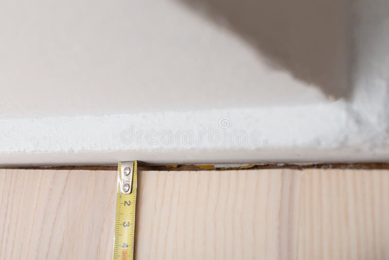 Measure Floor Length with Ruler - Laying Laminate Click Floor Stock ...