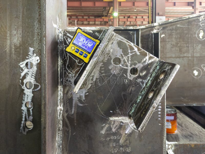 Measuring Angle Degree of Steel Plate with Dual Axis Digital Protractor ...