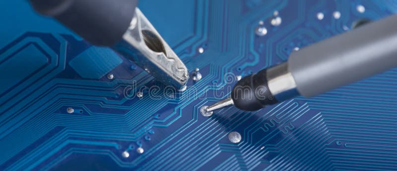 Measuring Electronic Signal Using Oscilloscope on the PCB. Electronics ...