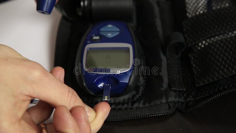 Measuring Glucose Level Blood Test Using Ultra Mini Glucometer and ...