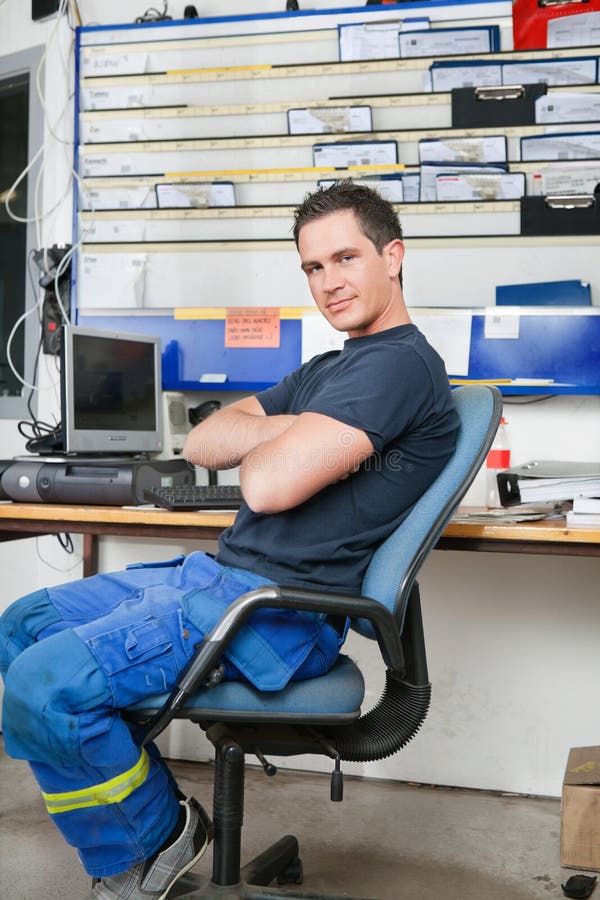 Mechanic at Auto Repair Shop Stock Photo - Image of mechanic, employee ...