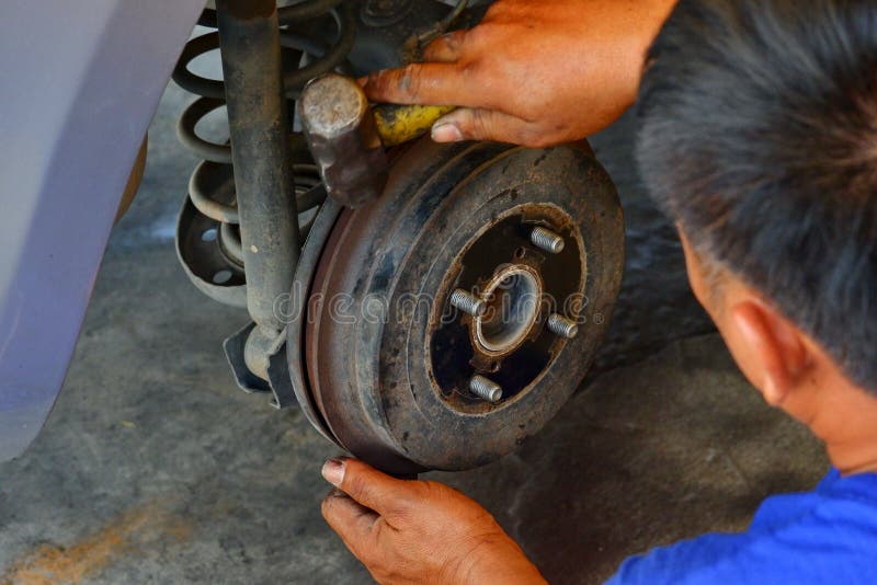 The Mechanic is Fixing the Problem Car. Editorial Photo - Image of ...
