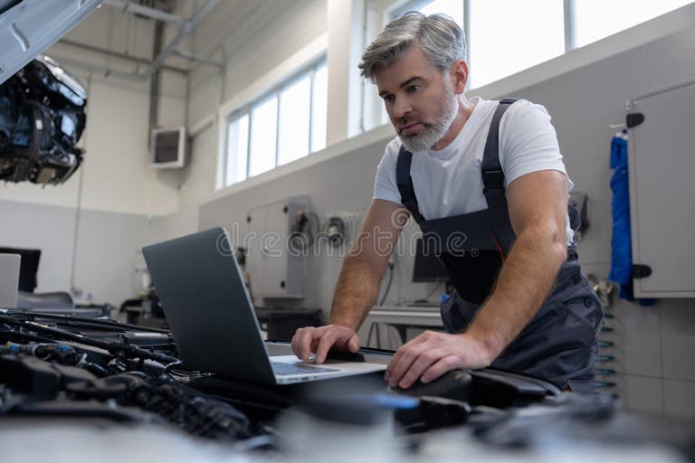 Mechanic with Laptop in Auto Repair Workshop Stock Image - Image of ...