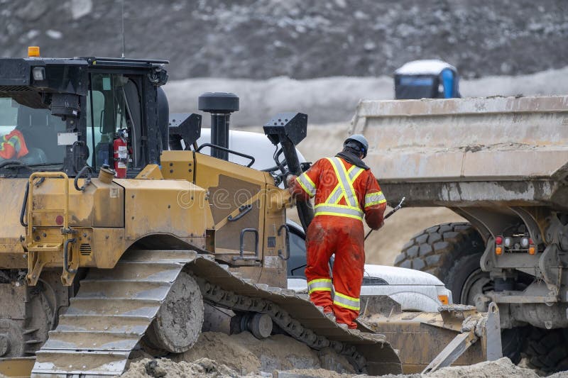 Mechanic Working on a Bulldozer Stock Photo - Image of earth ...