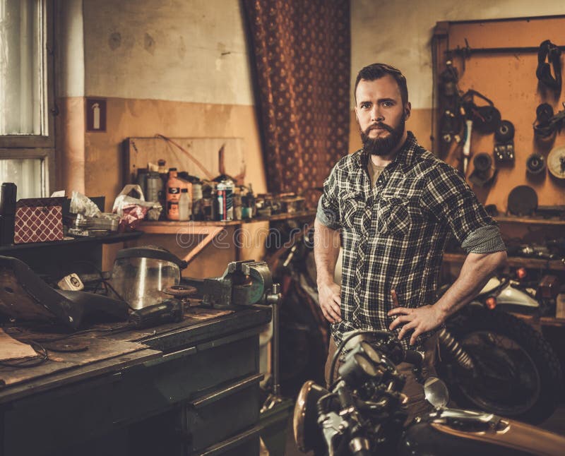 Mechanic in a workshop stock image. Image of official - 61170337