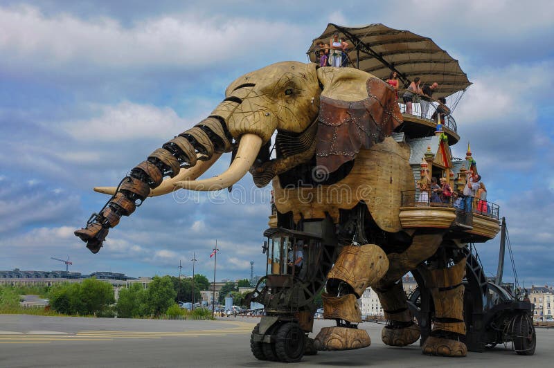 Mechanical Elephant Machine in Nantes Editorial Photo - Image of ...