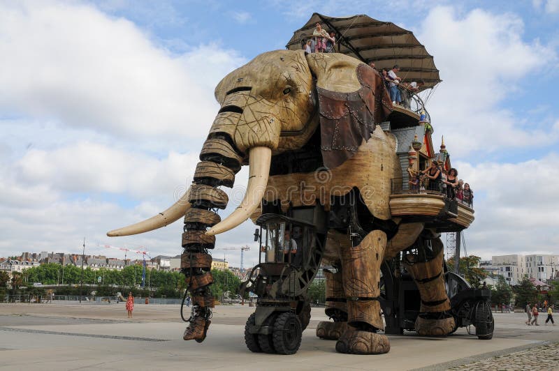 Mechanical Elephant Machine in Nantes Editorial Photography - Image of ...