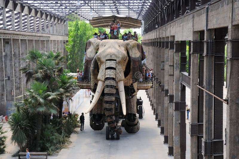 Elephant machine editorial photography. Image of colaossal - 18308187