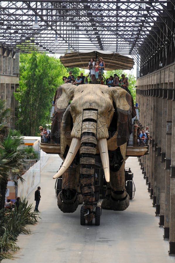 Elephant machine editorial photography. Image of colaossal - 18308187