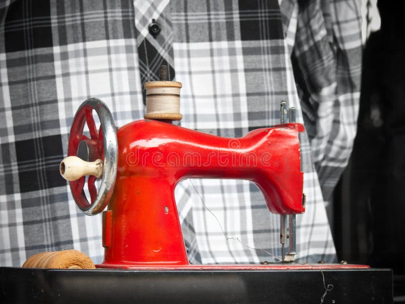 4+ Vintage mechanical sewing machine Free Stock Photos - StockFreeImages