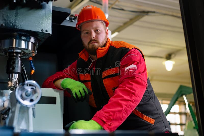 Mechanical Technician Operative of Cnc Milling Cutting Machine Center ...