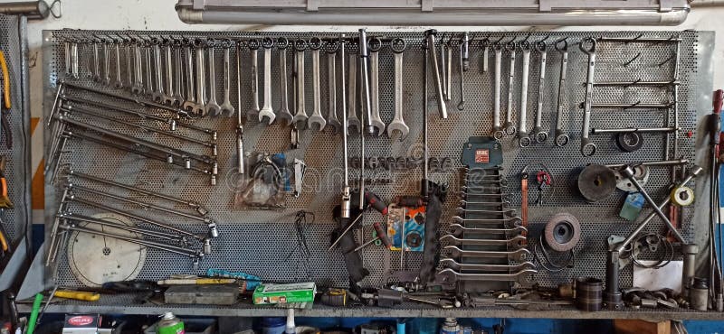 Mechanical Workshop, Engine Parts Editorial Stock Image - Image of work ...