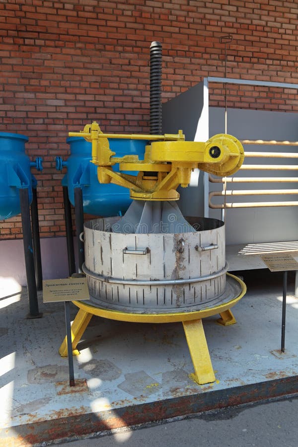 Mechanische Pers Voor Het Drukken Van Sap Redactionele Afbeelding ...