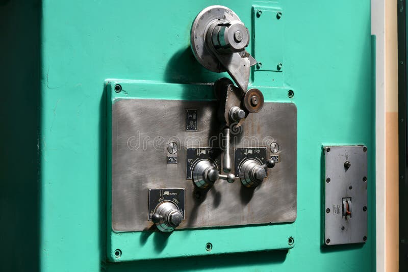 Mechanism for Switching Control of Tasks and Modes of a Metalworking ...