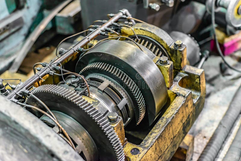 Mechanism for Switching the Speeds of a CNC Metalworking Machine Stock ...