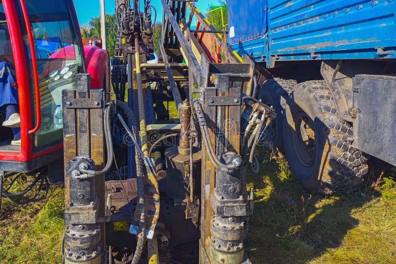 Mechanisms and Guiding Elements of a Horizontal Drilling Rig for Laying ...