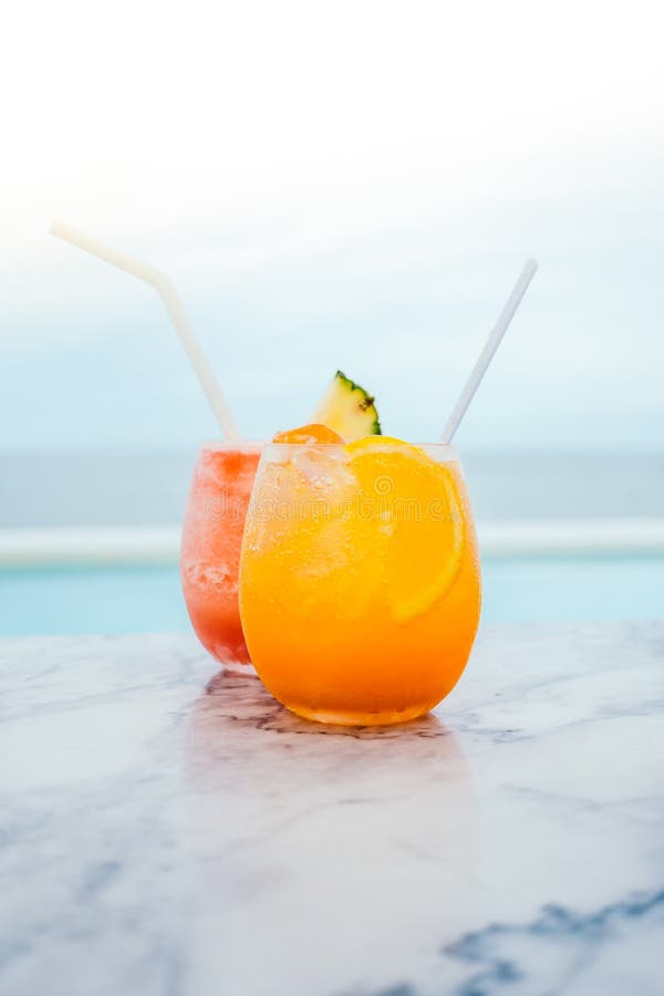 Med is Dricka Coctailexponeringsglas Arkivfoto - Bild av ferie, frukt ...