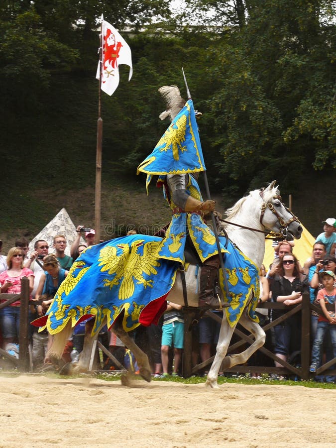 Medeltida jousting riddare redaktionell arkivfoto. Bild av historia ...